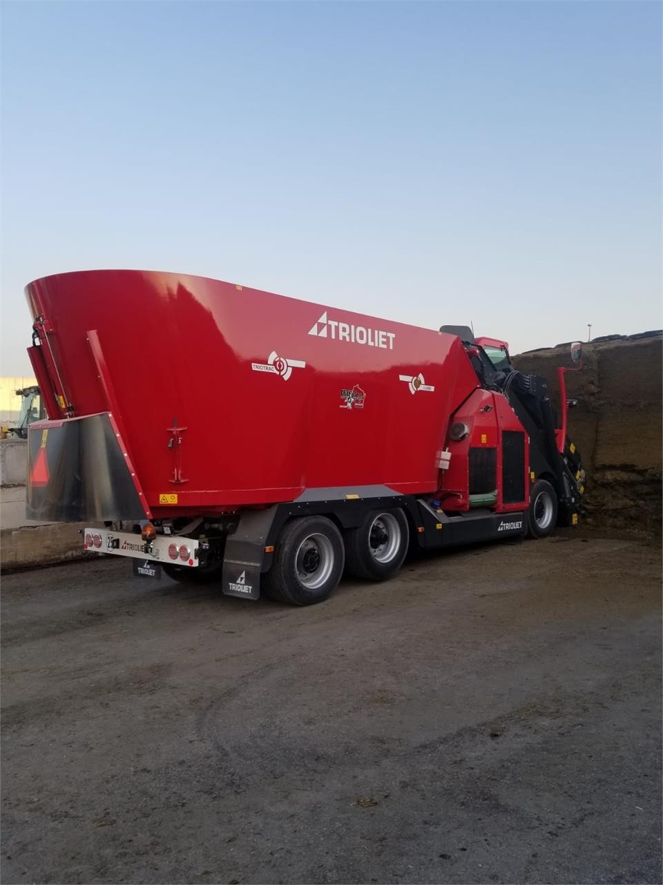 Trioliet TRIOTRAC 2-2400 Feed Wagon - $Call | Machinery Pete